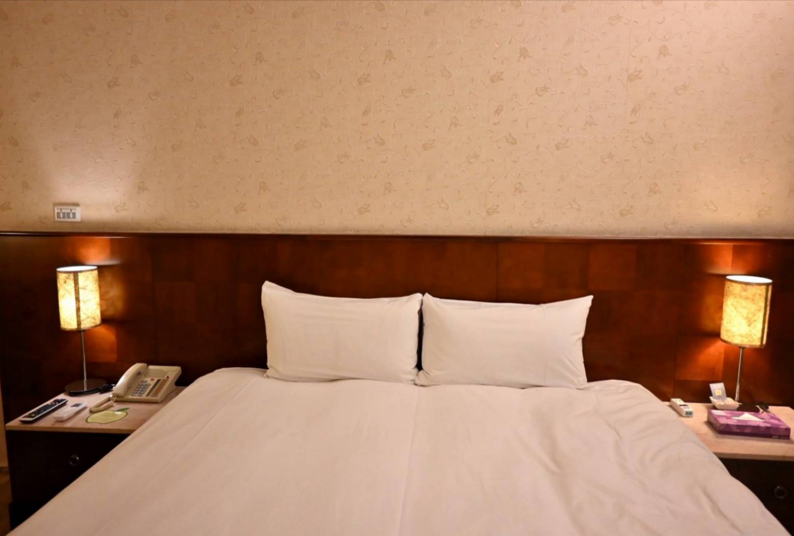 台中市西屯區住宿推薦｜文華道會館In One City Inn｜免費停車設施多元附舒緩泡腳池，步行即達逢甲夜市，吃喝玩樂、生活機能便利的文華道 ...