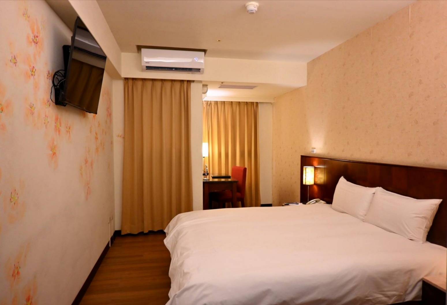 台中市西屯區住宿推薦｜文華道會館In One City Inn｜免費停車設施多元附舒緩泡腳池，步行即達逢甲夜市，吃喝玩樂、生活機能便利的文華道 ...